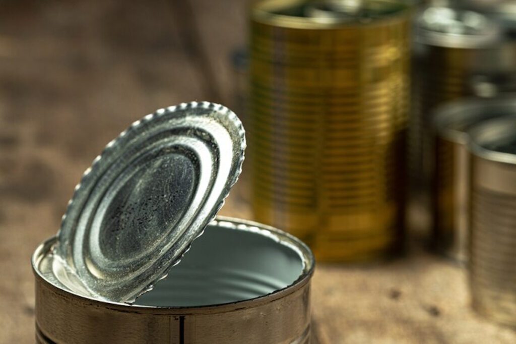 Ouvrir une Boîte de Conserve sans Ouvre-Boite : Astuces et Méthodes