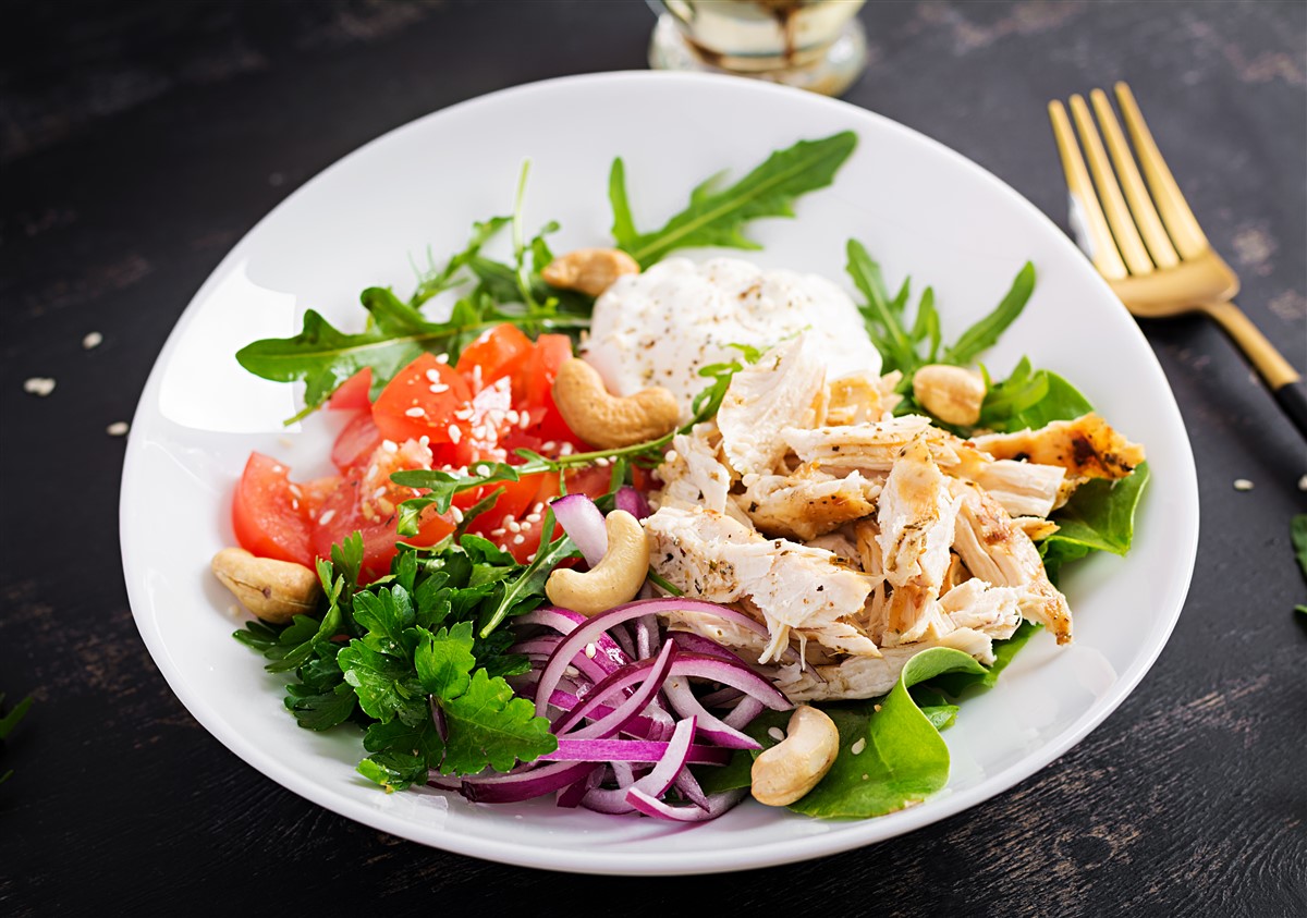 Savourez un repas estival en combinant du poulet à la broche avec des ...